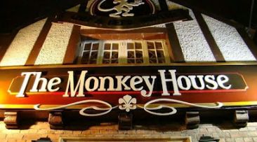 The Monkey House, Cl. 70a #8-55, Bogotá, Colombia, teléfono +57 322 8186718